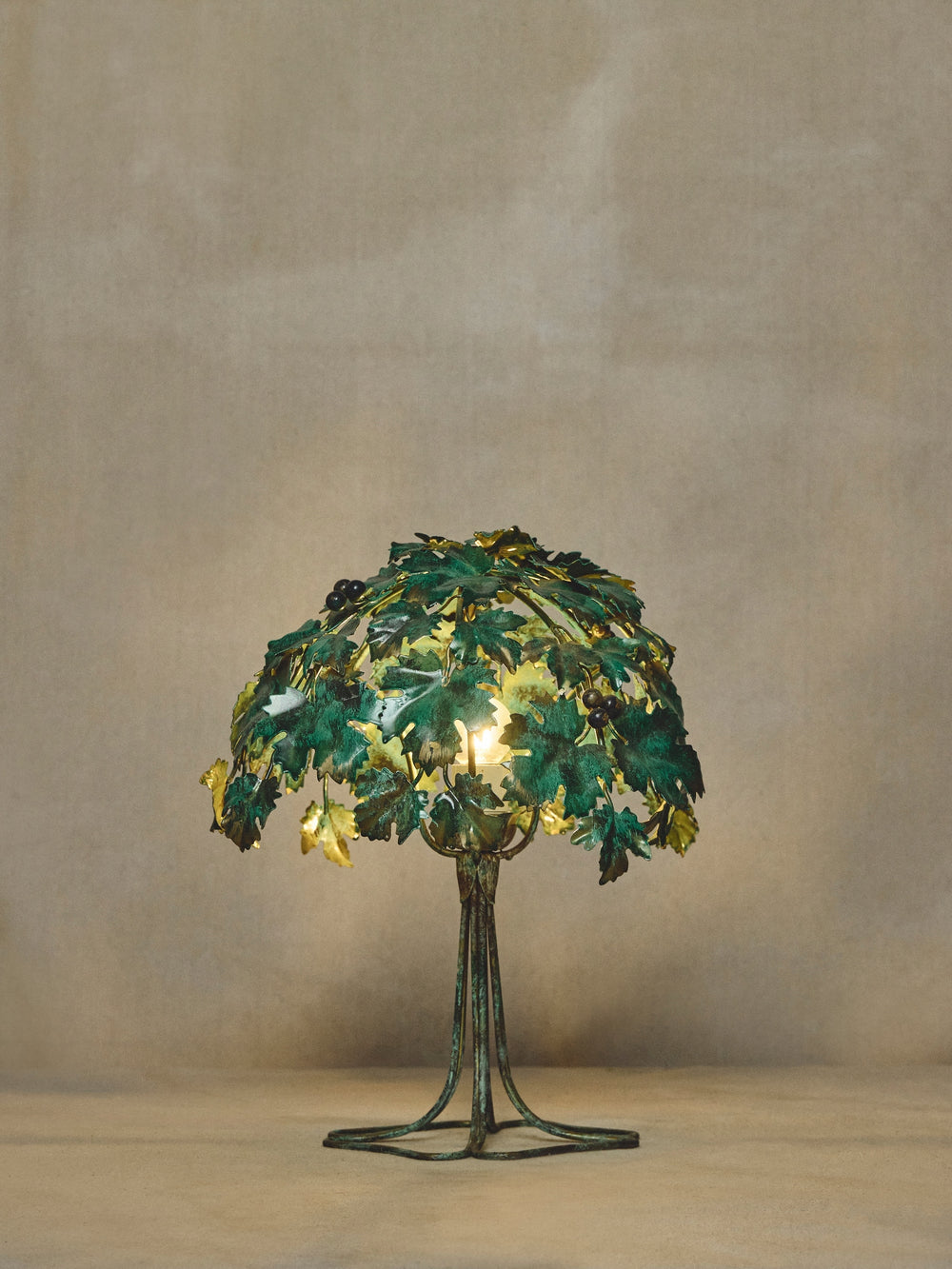 Grapevine Leaf Table Lamp
